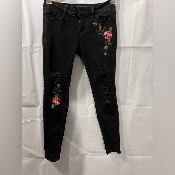 YMI | Jeans | Ymi Skinny Black Jeans Rose Embroidery Size 5 | Poshmark